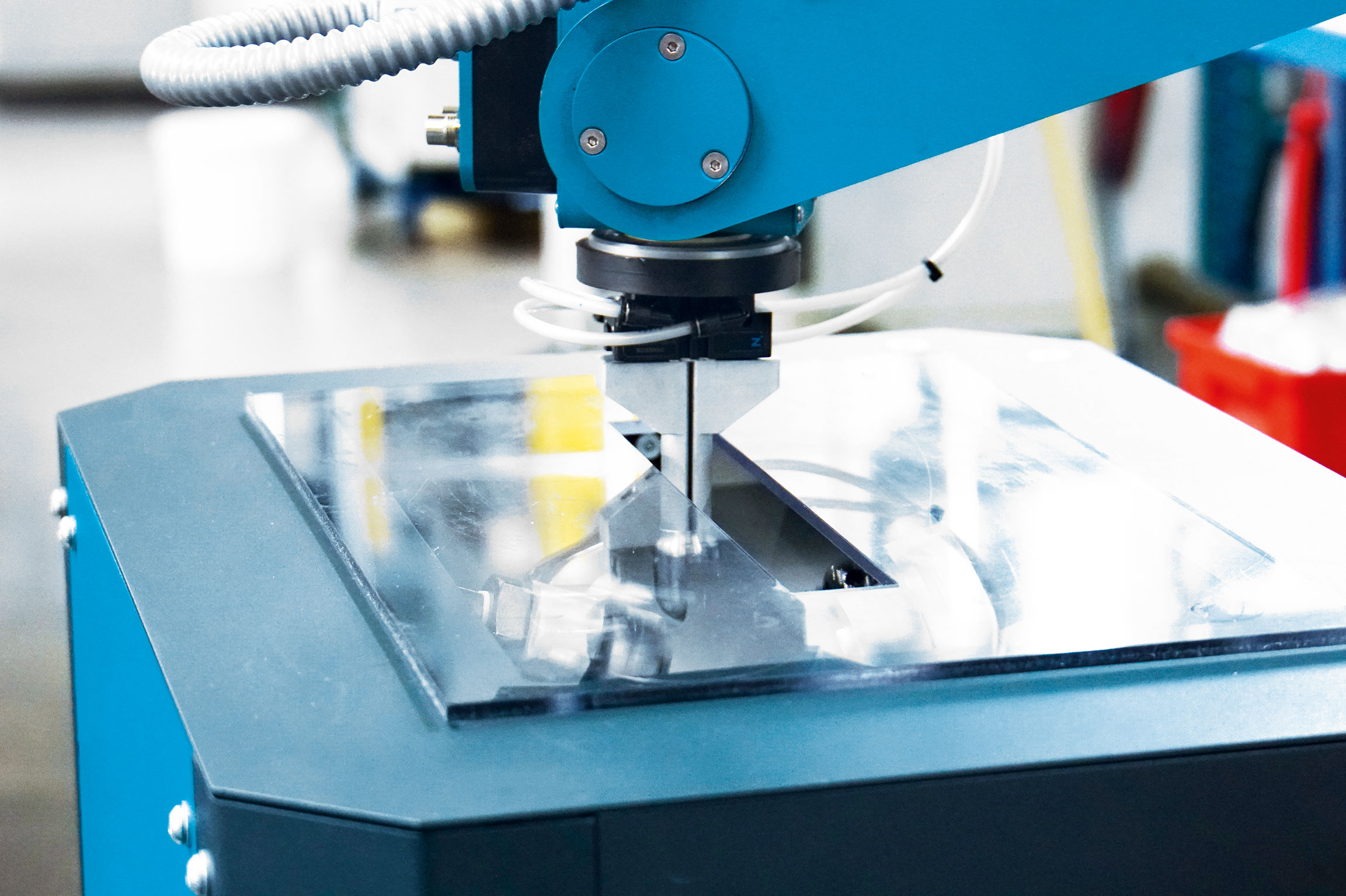 Robot for workpiece handling